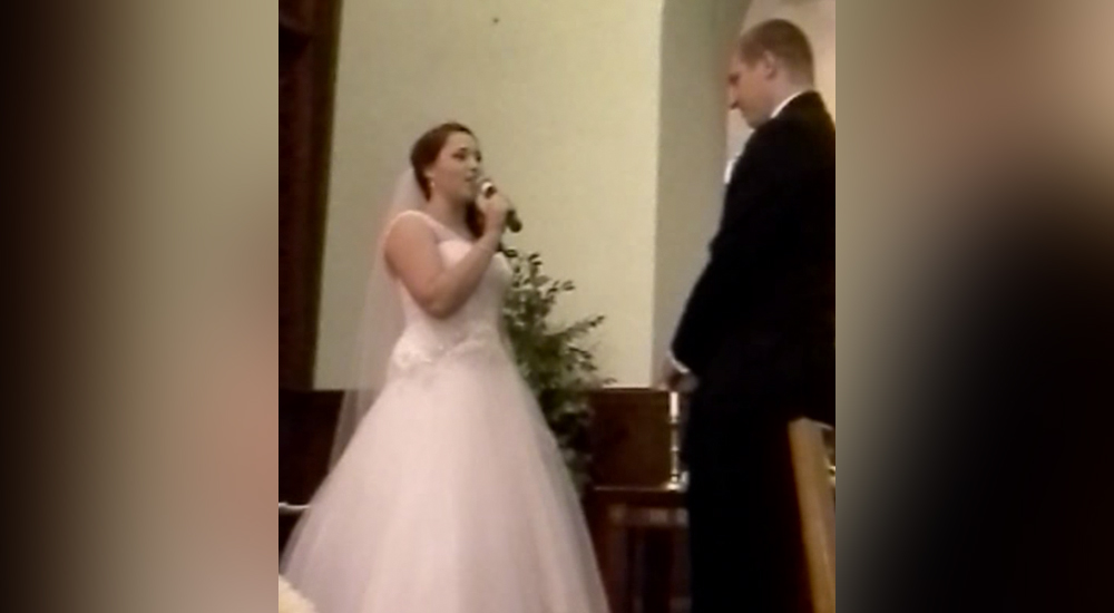 Bride Sings Their Love Story to 'Hallelujah' in Tearjerking Surprise at ...