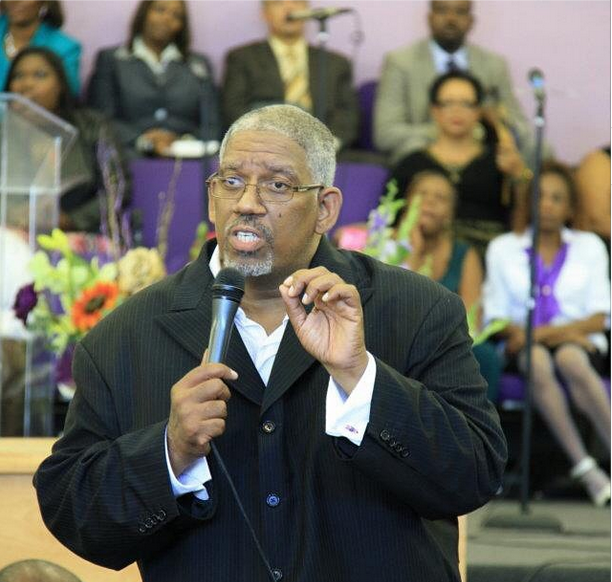 Pastor Drops Dead at Pulpit During Sunday Sermon Shortly After Singing ...
