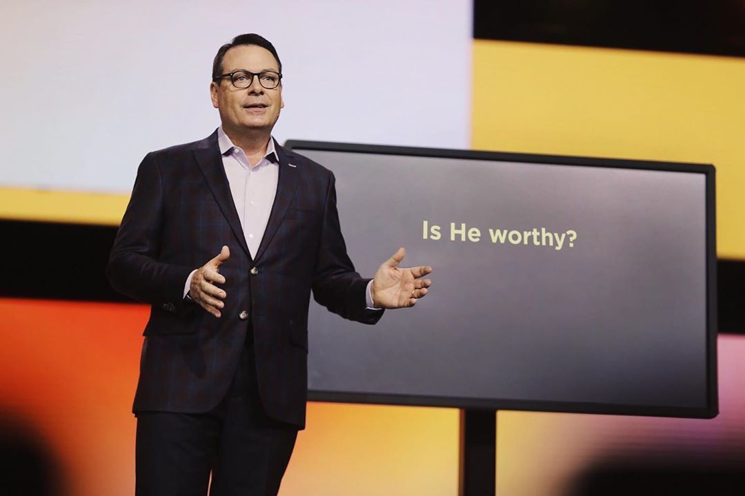 Pastor Chris Hodges apologizes for liking racially insensitive social ...