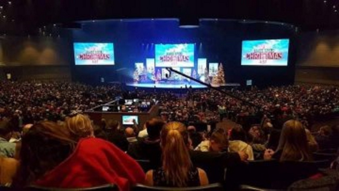 Missouri megachurch under fire over crowded Christmas services | Church ...
