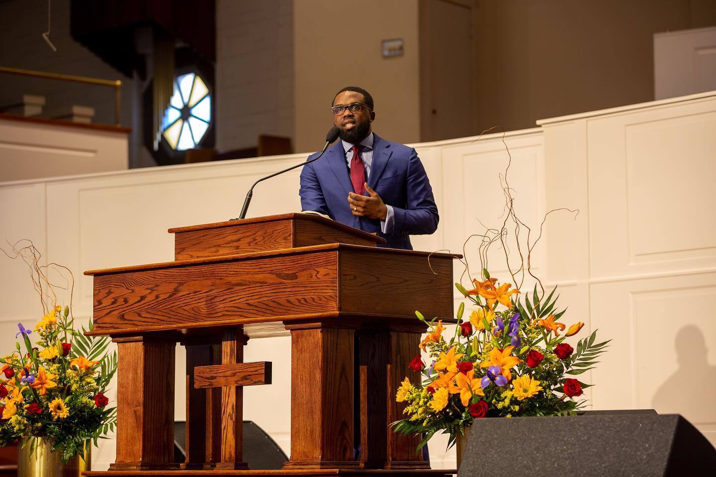 Chicago megachurch pastor to retire, names successor | Church & Ministries