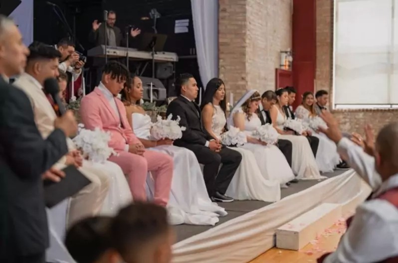Chicago church hosts joint wedding for 7 immigrant couples | Church ...
