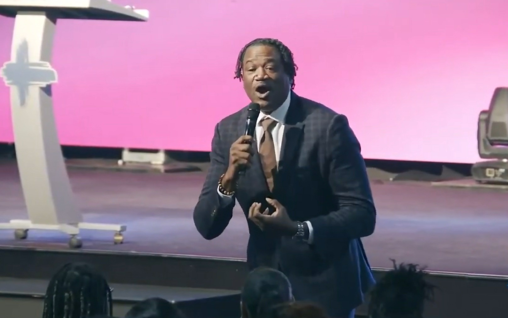 Texas Pastor Ronnie Goines no longer facing felony sex charge | U.S.