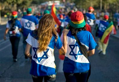 Thousands of Christians March in Jerusalem Parade | World