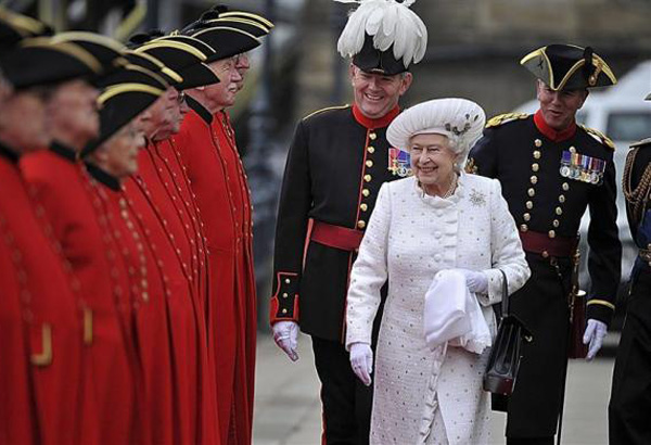 Queen Praised for Dedication and Generosity by Anglican Head on Diamond ...